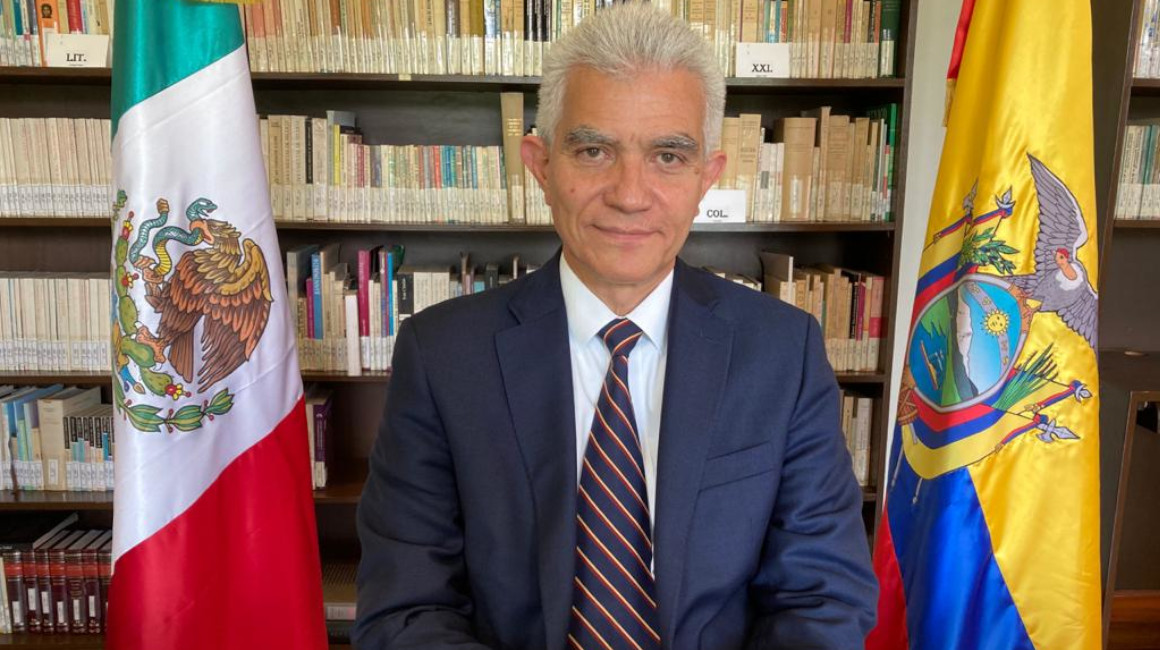 Denunciado en Ecuador Roberto Canseco, el diplomático que se resistió ...