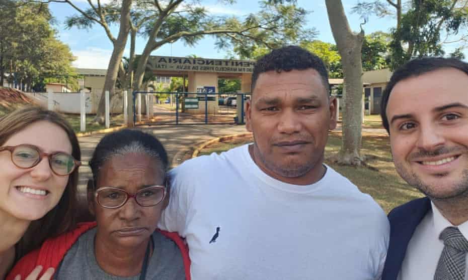 Le condenaron a 170 años por crímenes que no cometió. Sus abogados dicen que podría volver a ...